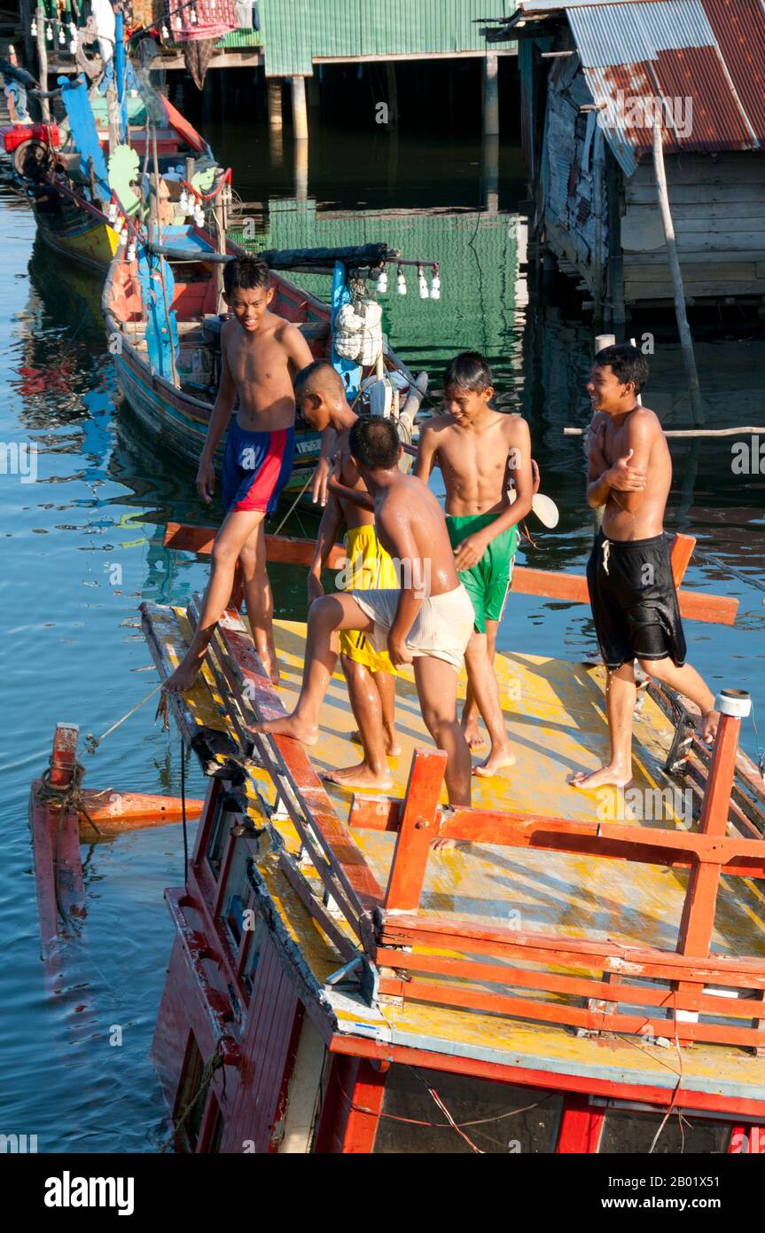 Boy diving into river hi-res stock photography and images - Alamy