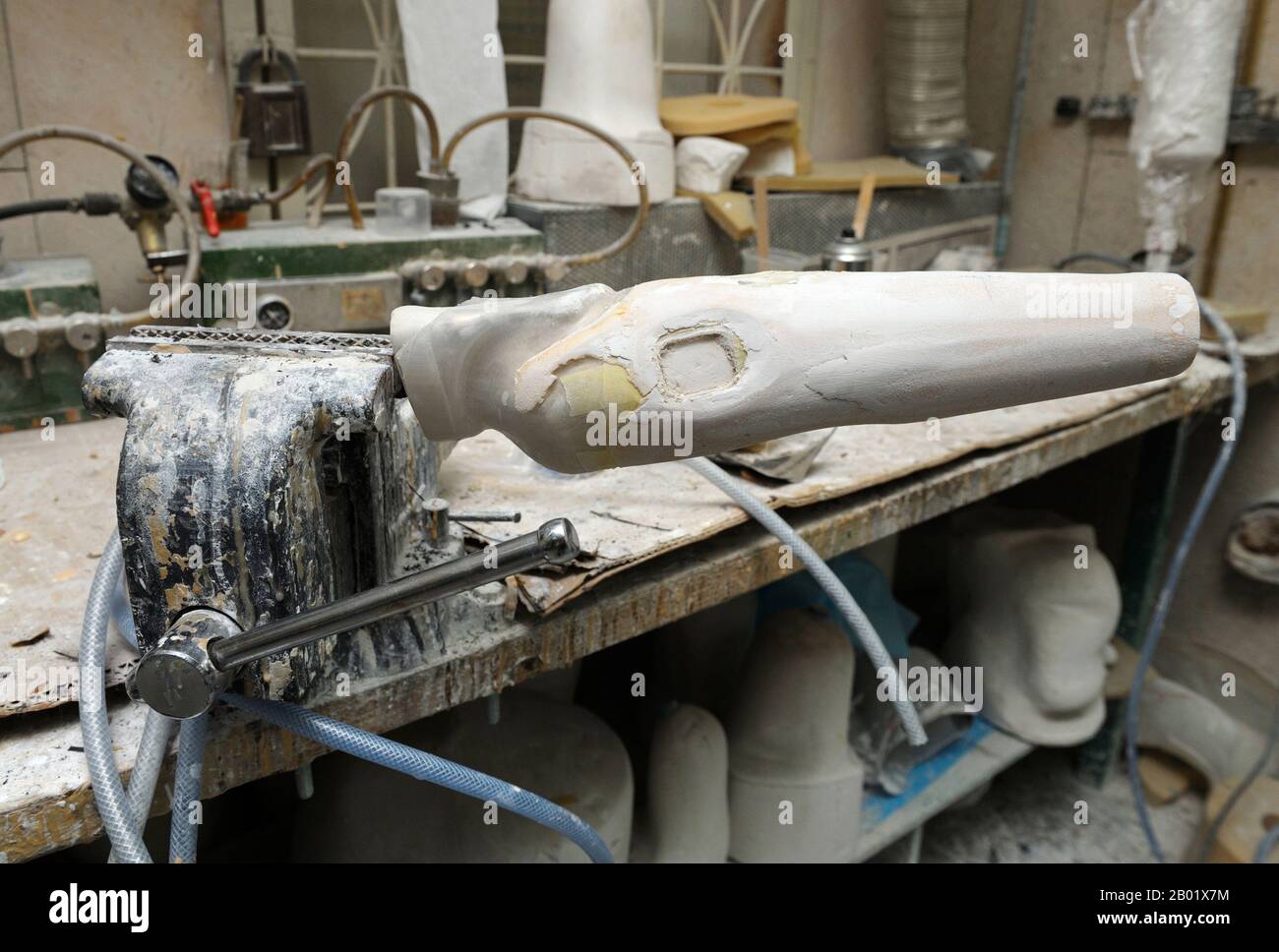 Manufacturing prosthetic limb in workshop hi-res stock photography and ...