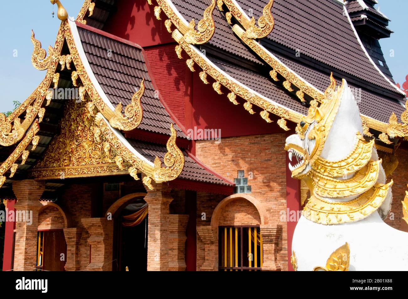 Thailand: Guardian lions (Singha or Chinthe) and the new viharn at Wat ...