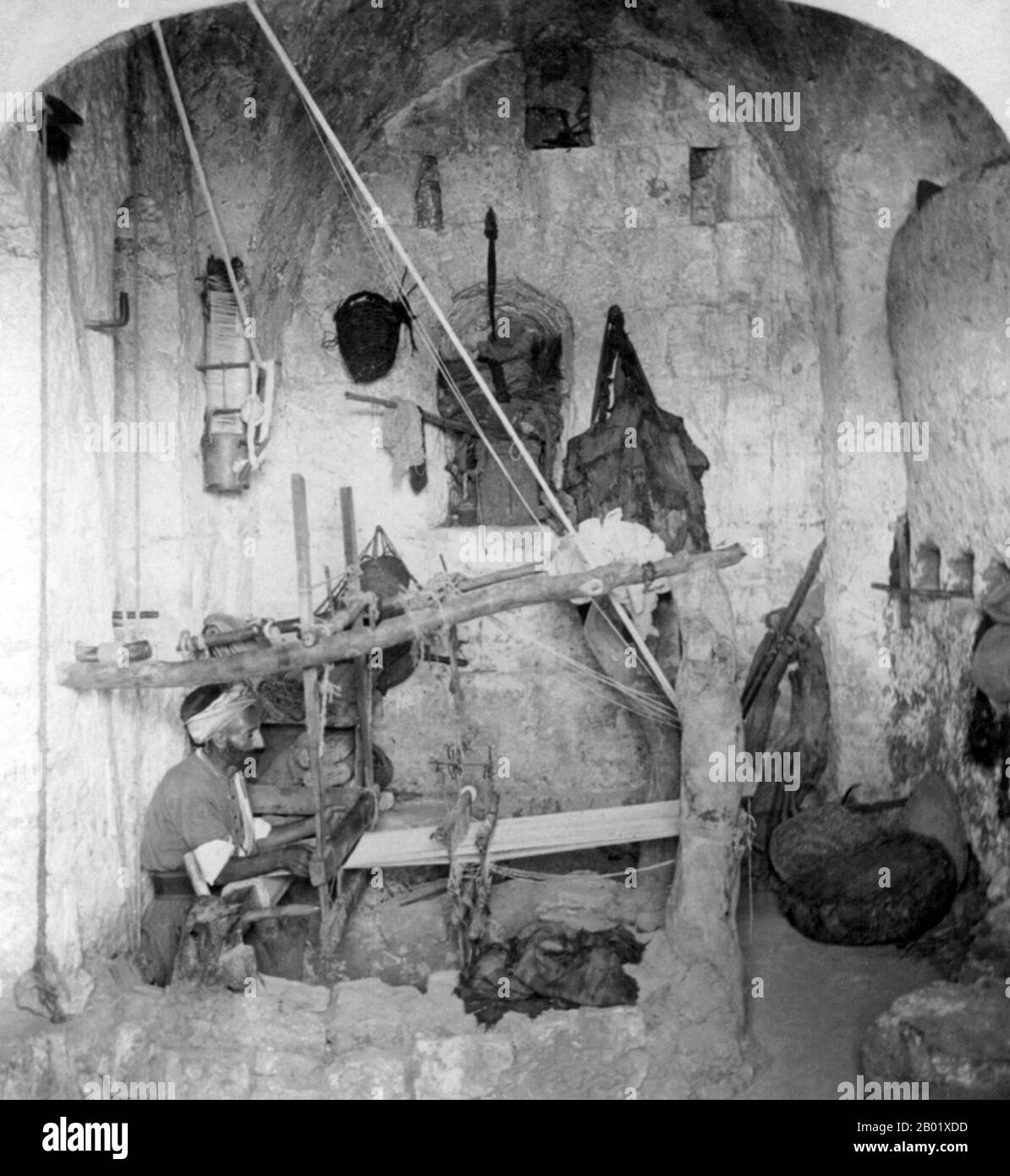 Historic weaving loom Black and White Stock Photos & Images - Alamy