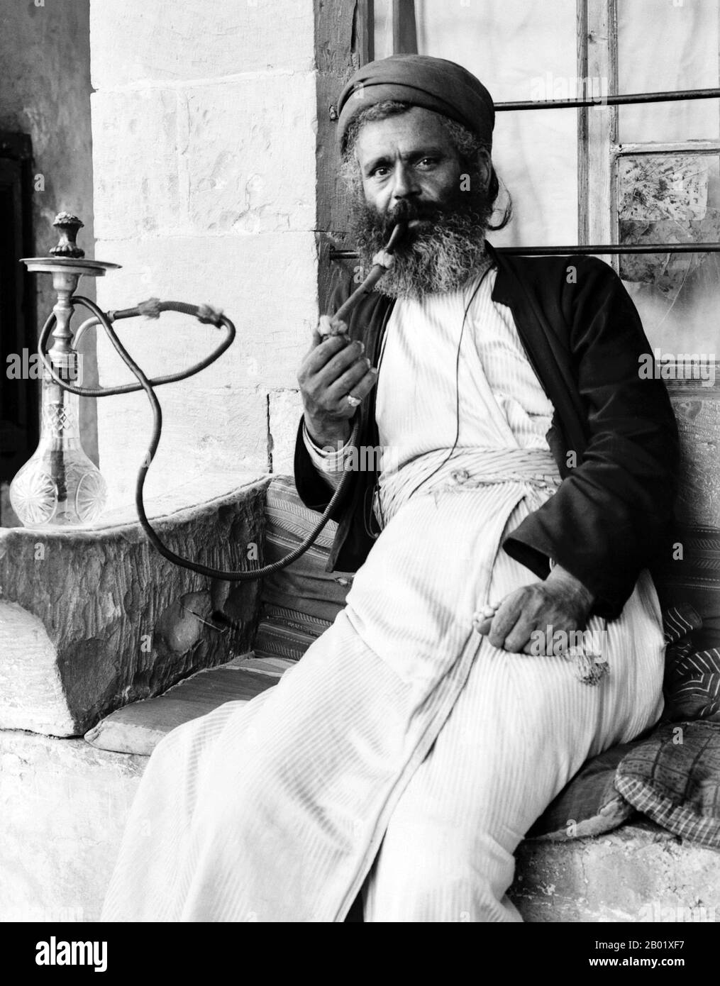 Hookah smoking hi-res stock photography and images - Alamy