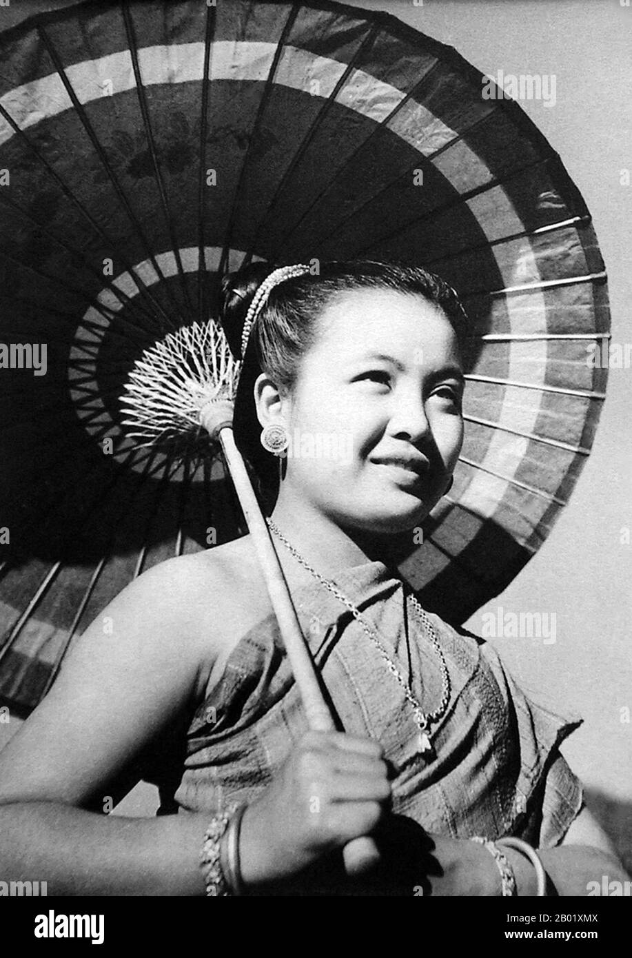 Laos: Young Lao woman with a parasol, French Indochina, c. 1930s. 東法會 ...