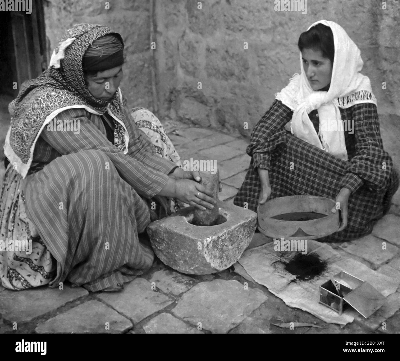 Palestina women hi-res stock photography and images - Alamy