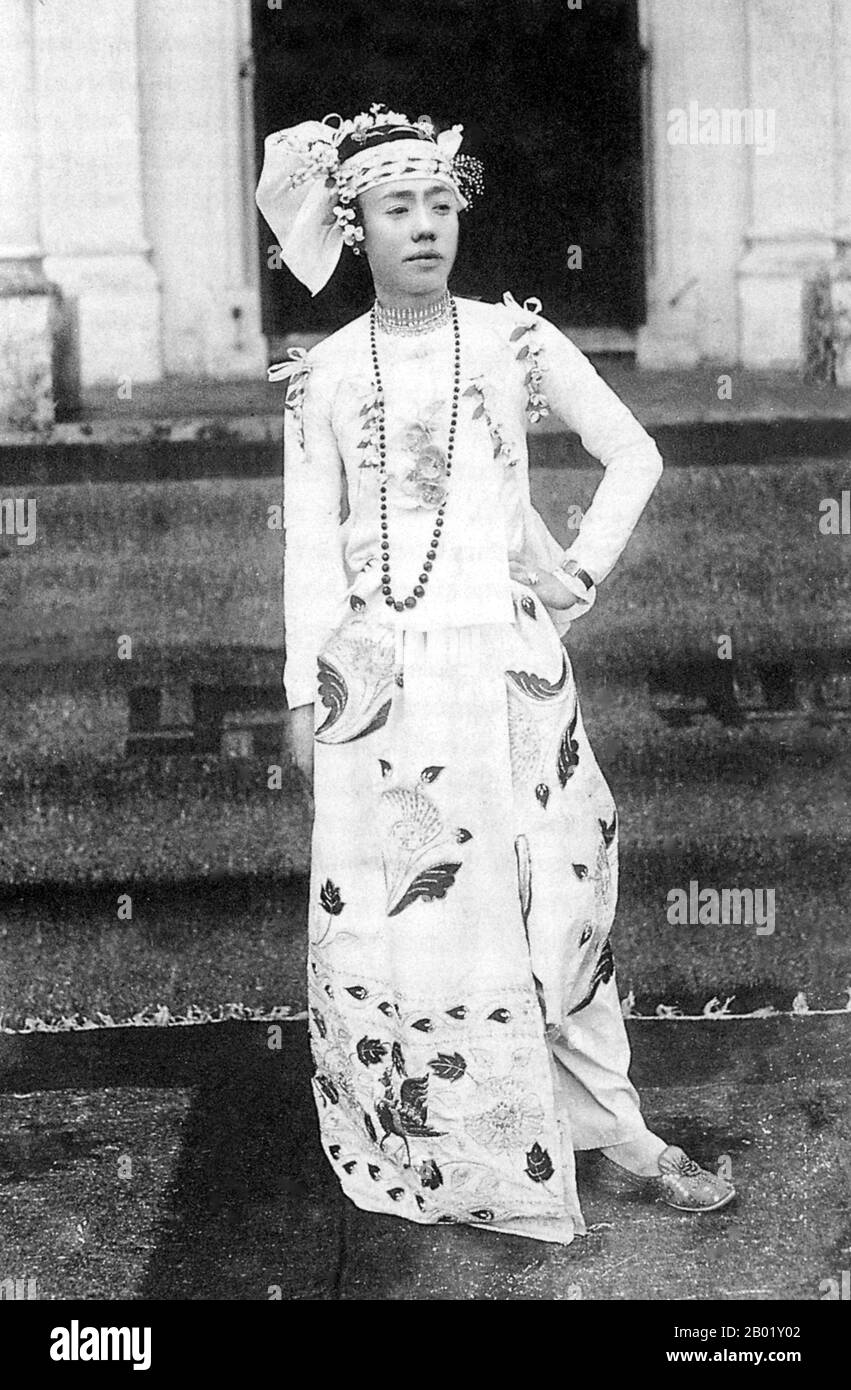 Burmese pwe dance Black and White Stock Photos & Images - Alamy