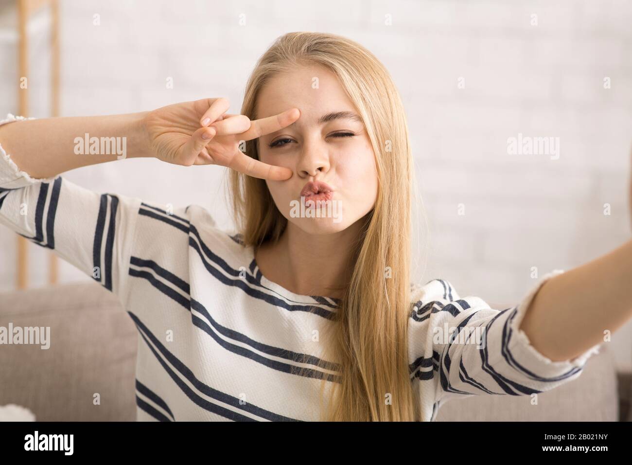 Duck face hi-res stock photography and images - Alamy