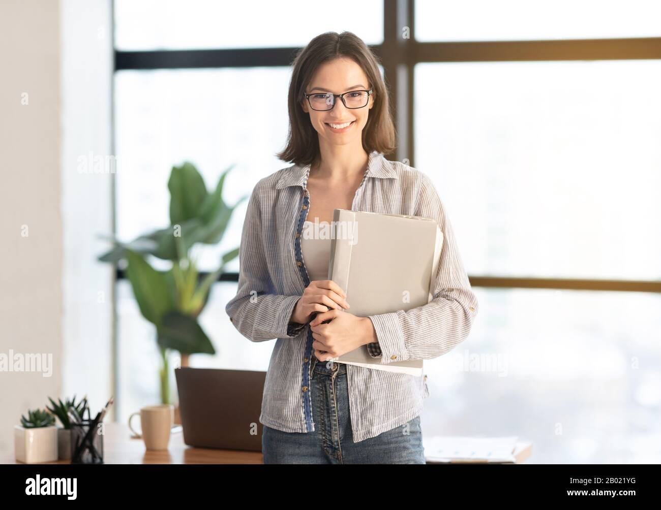 Girl interview camera hi-res stock photography and images - Alamy