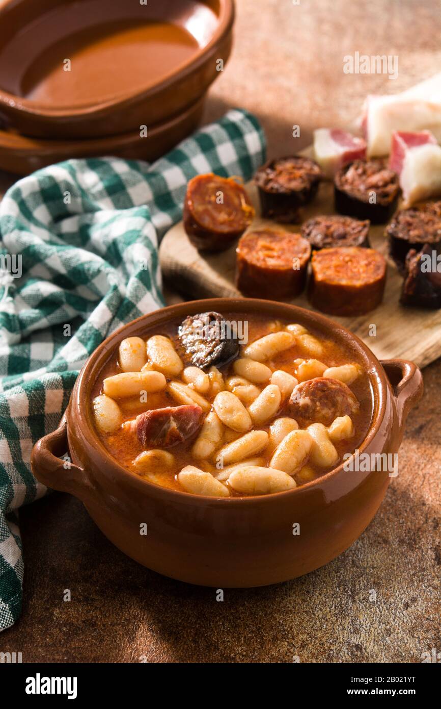 Fabada asturiana hi-res stock photography and images - Alamy