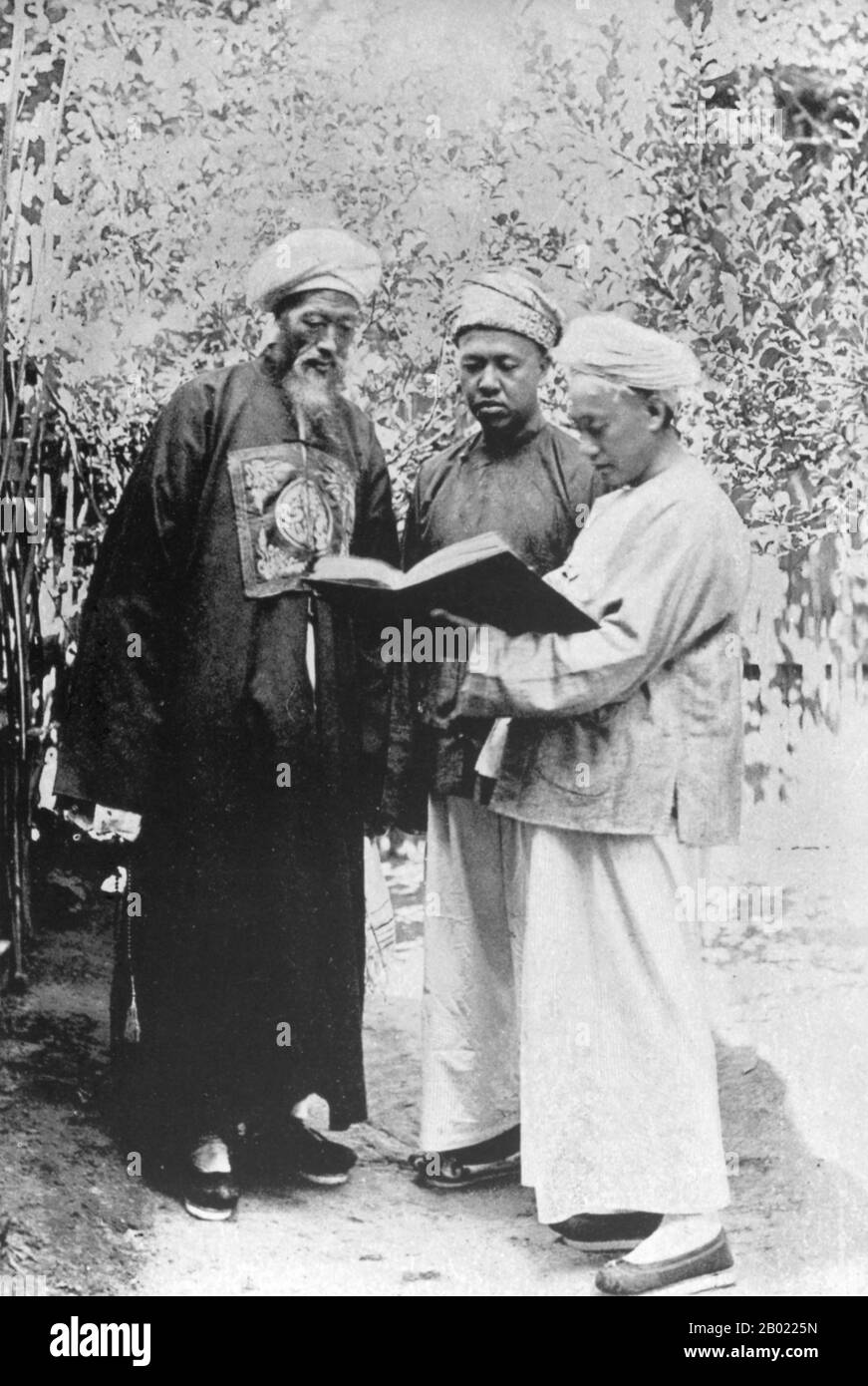 Burma/Myanmar: Panthay (Chinese Muslim) imam and helpers, Panglong, c ...