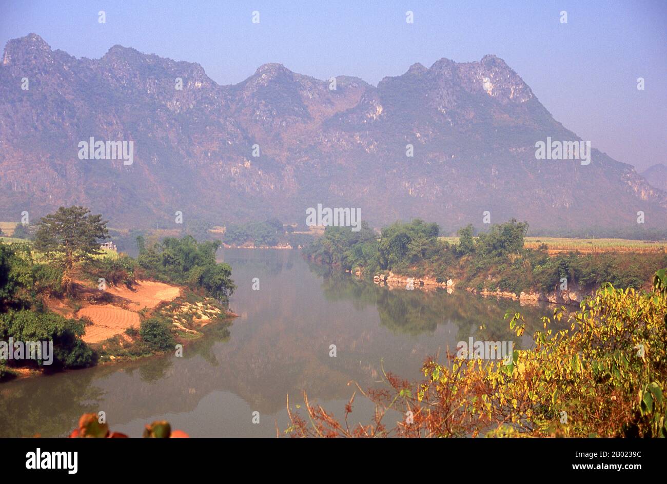 China: Zuo River (Zuo Jiang), Longrui Nature Reserve, Guangxi Province ...
