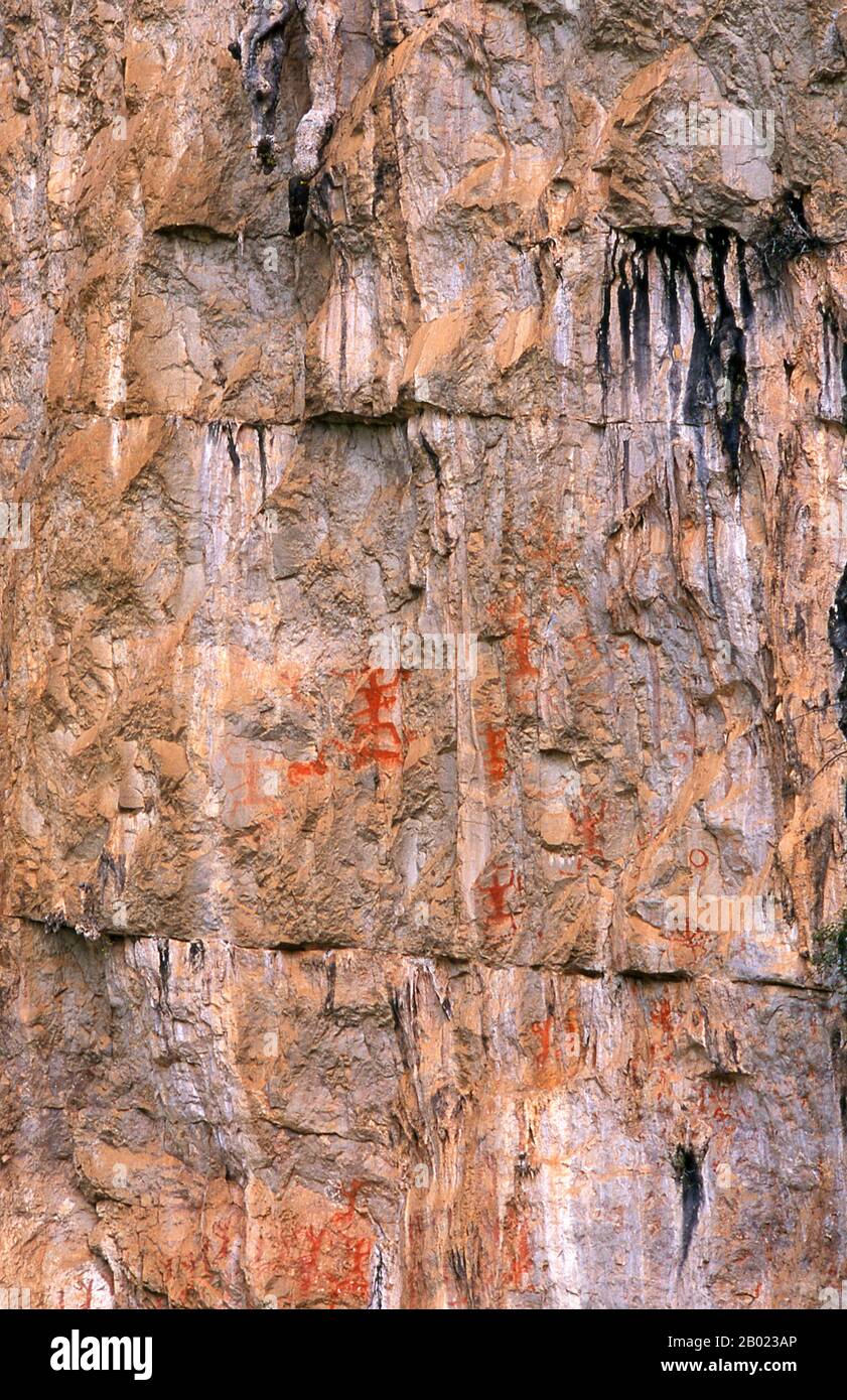 China: The Huashan Cliff Paintings (Huashan Bihua), Zuo River (Zuo ...