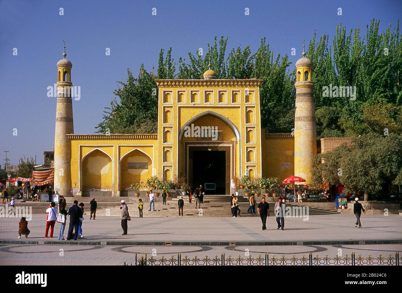 China: Id Kah, Kashgar, Xinjiang Province. The Id Kah mosque is the ...