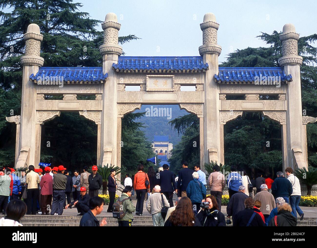 China: Paifang at the entrance to the Sun Yat-sen mausoleum, Nanjing ...