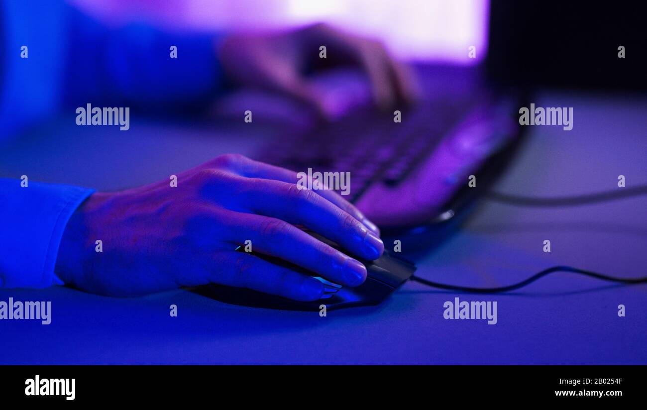 Internet addicted people hi-res stock photography and images - Alamy