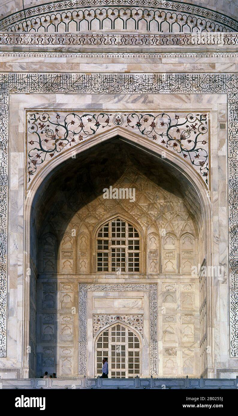 India: A pishtaq (recessed arch) with calligraphic and abstract motifs ...