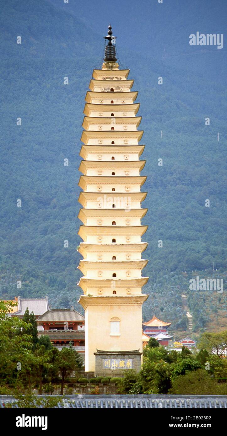 China: San Ta Si (Three Pagodas), Chongsheng Monastery, Dali, Yunnan ...