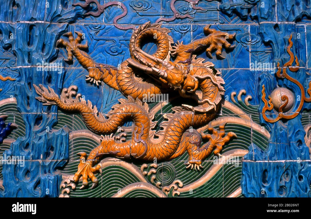 Dragons chasing pearl hi-res stock photography and images - Alamy
