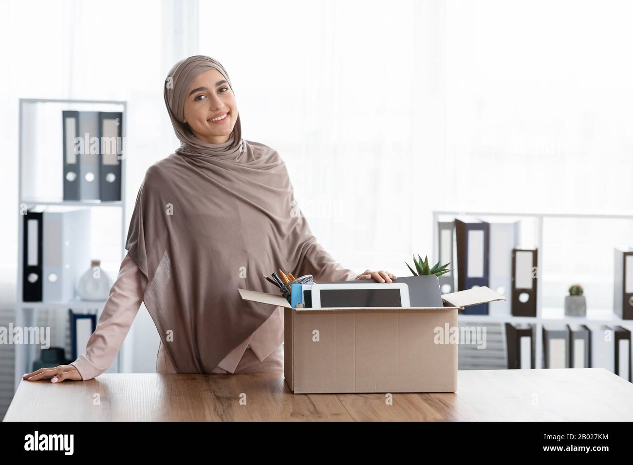 Woman Leaving Office Desk High Resolution Stock Photography and Images ...