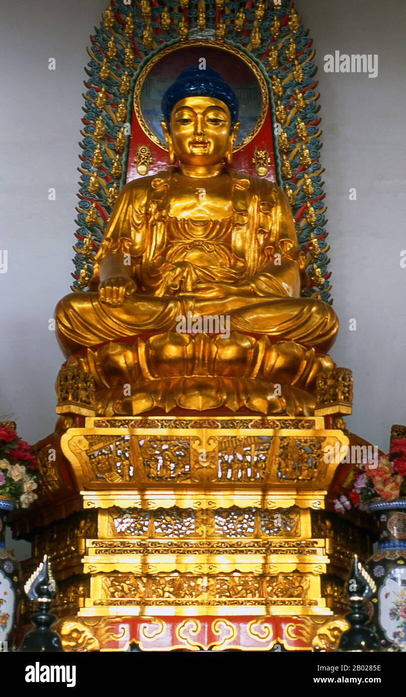 China: Buddha, Linggu Si or Spirit Valley Temple, Zijin Shan, Nanjing ...