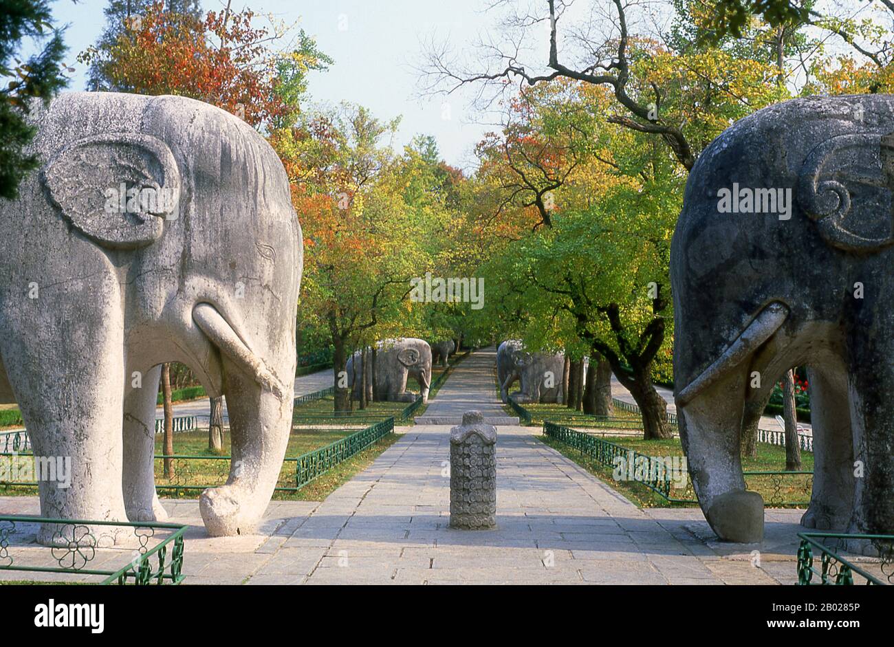 China: Elephant statues near the Ming Xiaoling (Tomb of Emperor Hong Wu ...