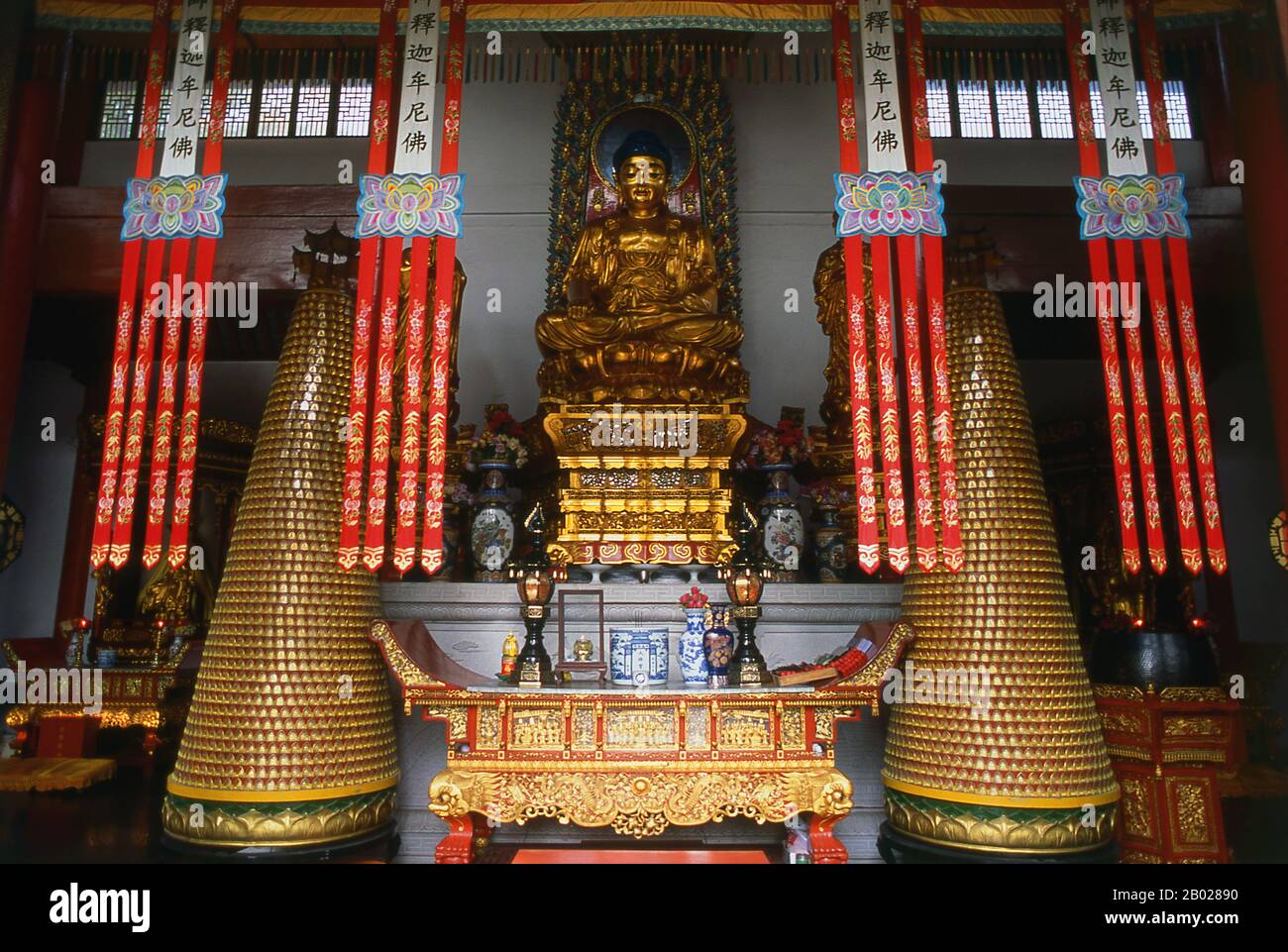 China: Buddha, Linggu Si or Spirit Valley Temple, Zijin Shan, Nanjing ...