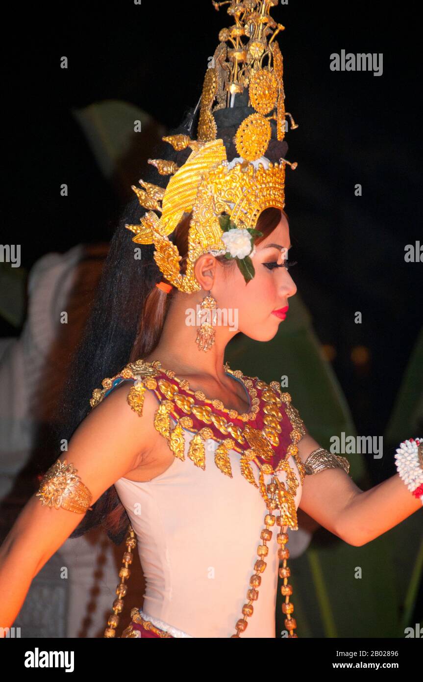 Khmer classical dances hi-res stock photography and images - Alamy