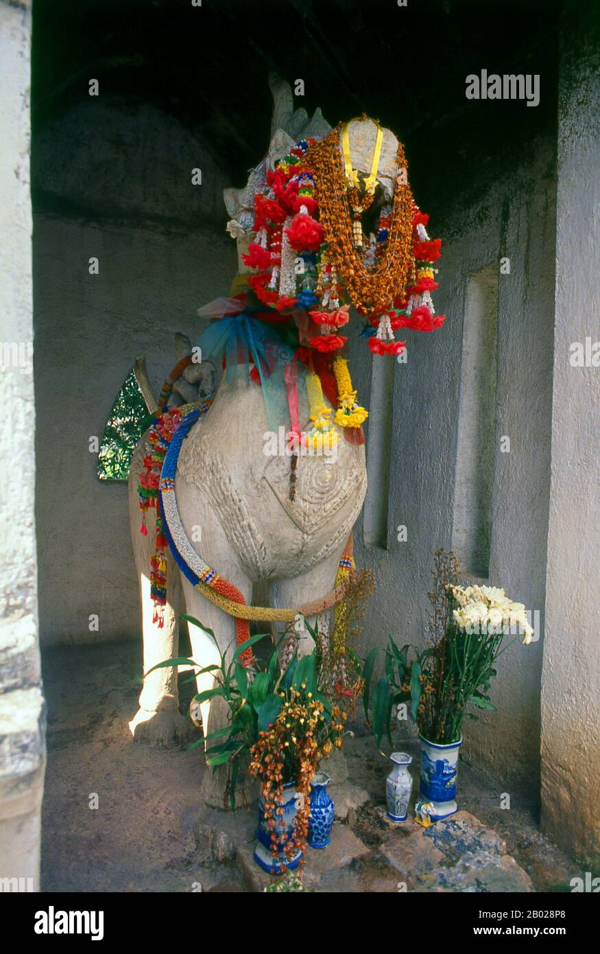 The Khuang Singh Monument or Lion Terrace Monument was built by Chao ...