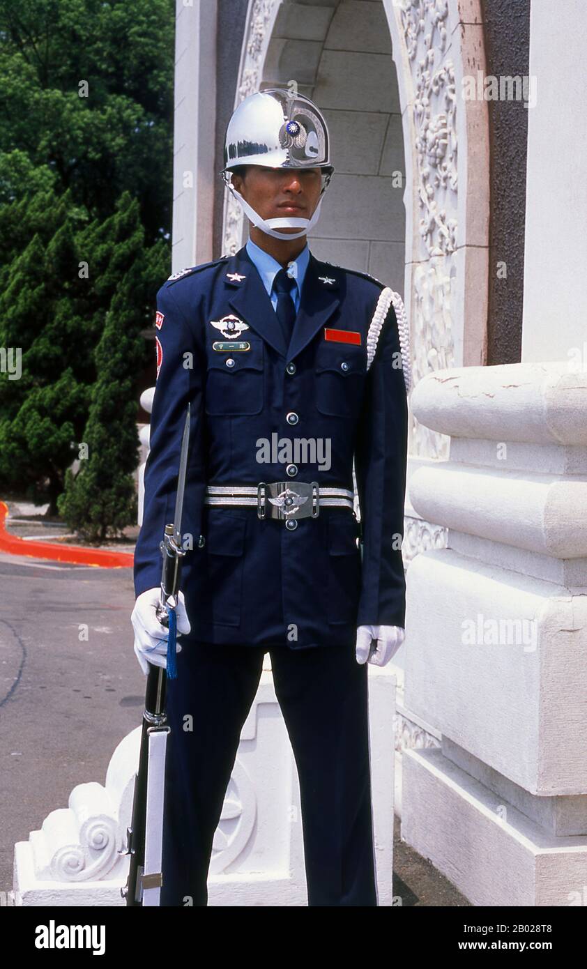 Taiwan: Honour Guard, National Revolutionary Martyrs' Shrine (Zhong Lie ...