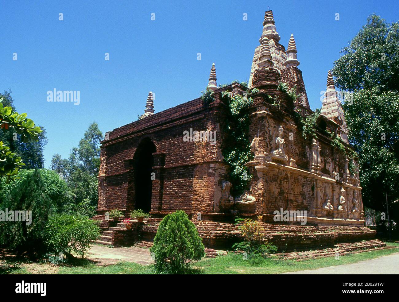 Thailand: Stucco thewada (angels) adorn the Maha Chedi (Great Chedi ...