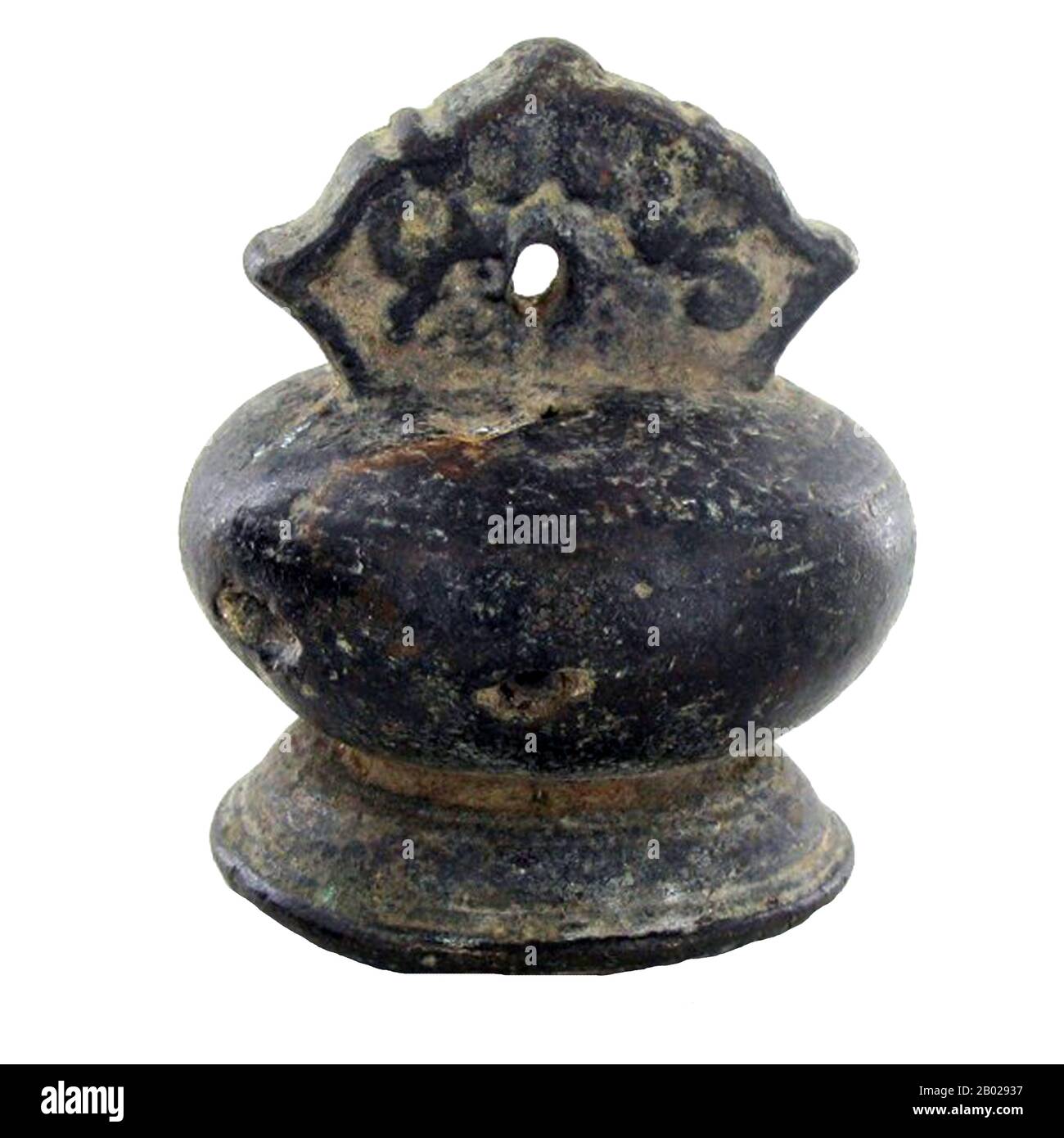 Thailand: An urn-shaped opium weight from Chiang Mai, mid-19th century ...