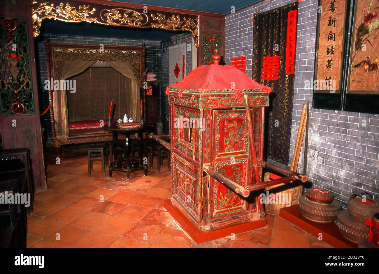 Palanquin in china hi-res stock photography and images - Alamy