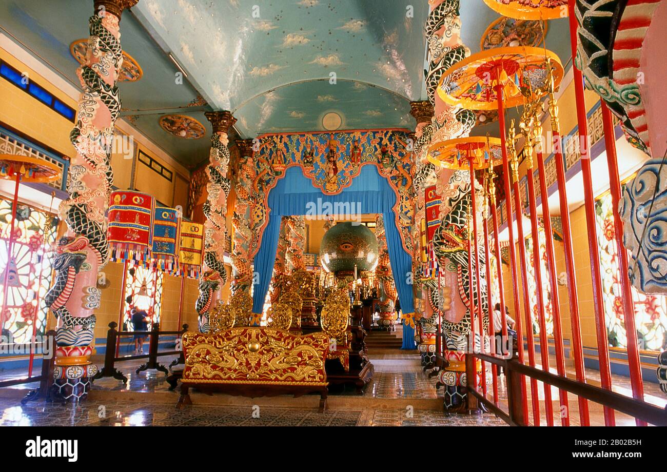 Cao dai altar hi-res stock photography and images - Alamy