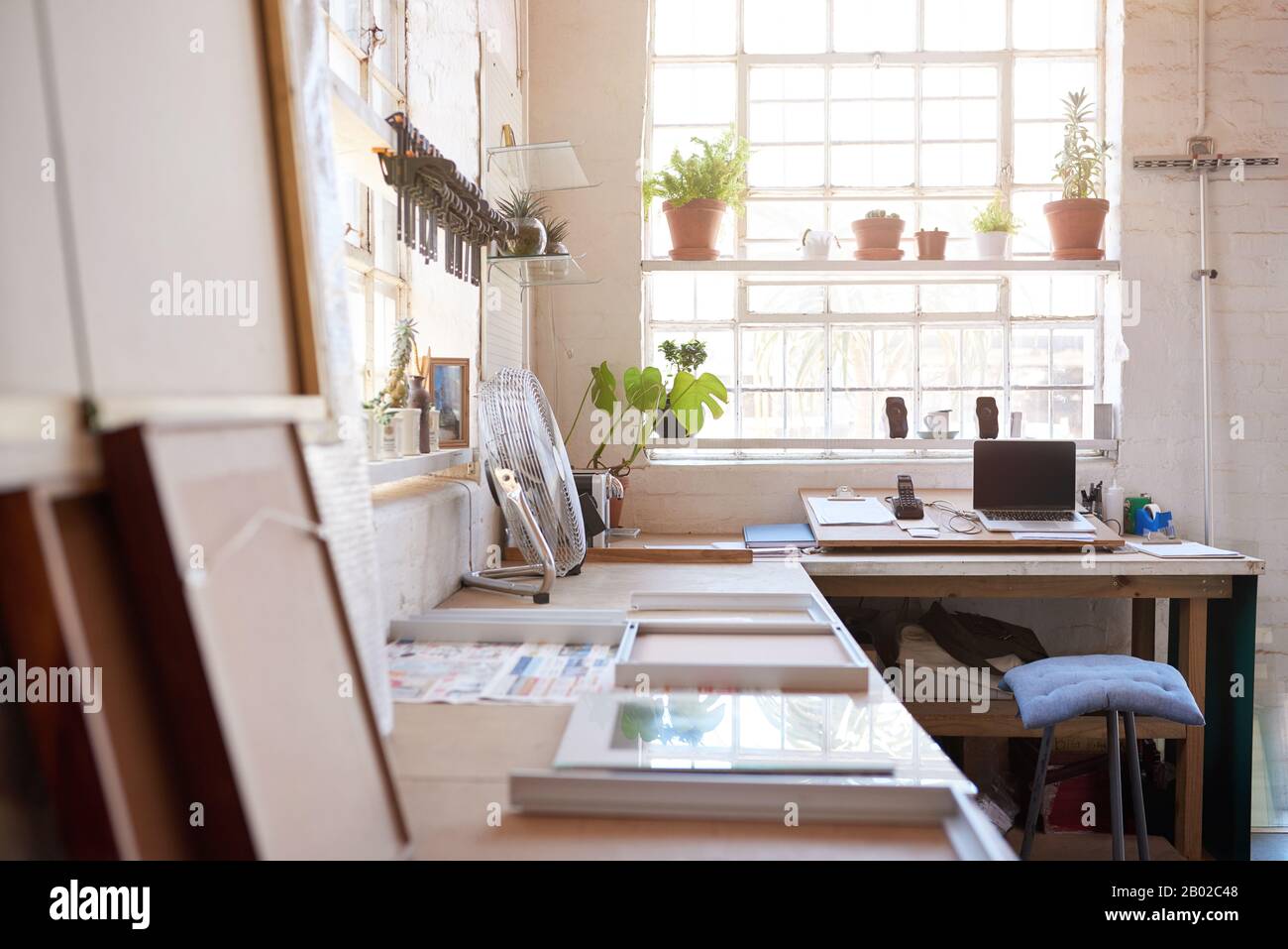 Framing a picture hi-res stock photography and images - Alamy