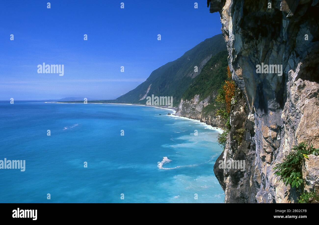 Taiwan: The Suhua Highway runs along Taiwan's East Coast above the ...