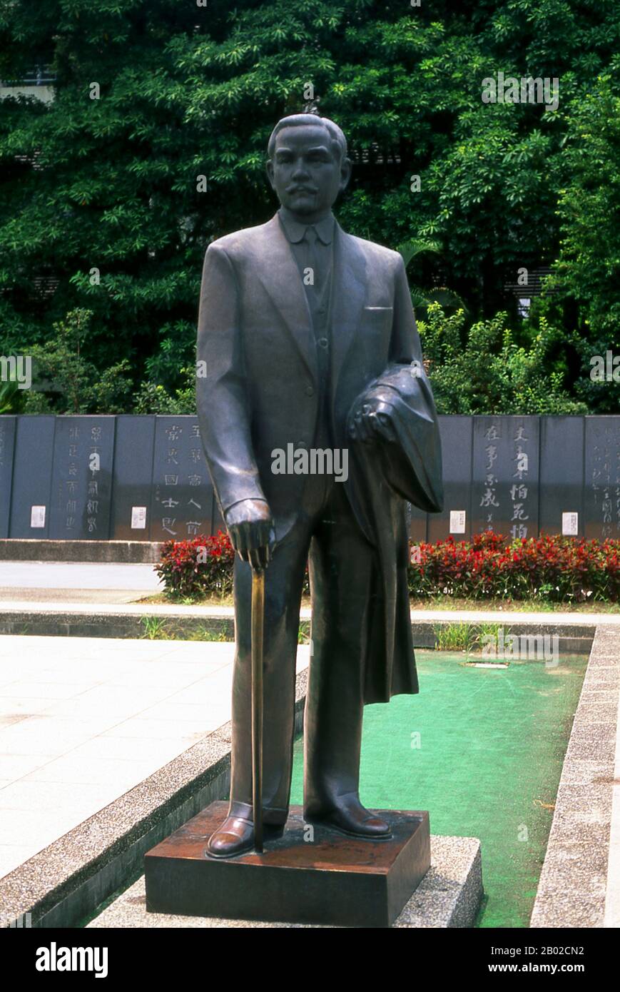 Taiwan: A bronze statue of the Father of Modern China outside the ...