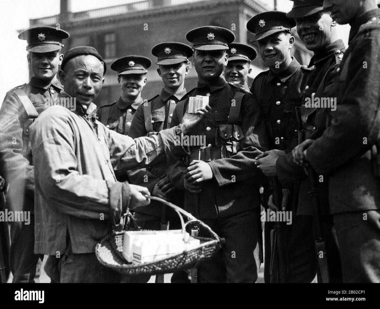 Pack of cigarettes uk Black and White Stock Photos & Images - Alamy