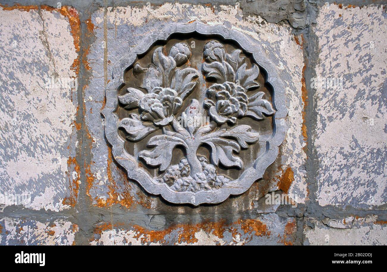 China: Flower motif at Canglang Ting or Blue Wave Pavilion, Suzhou ...