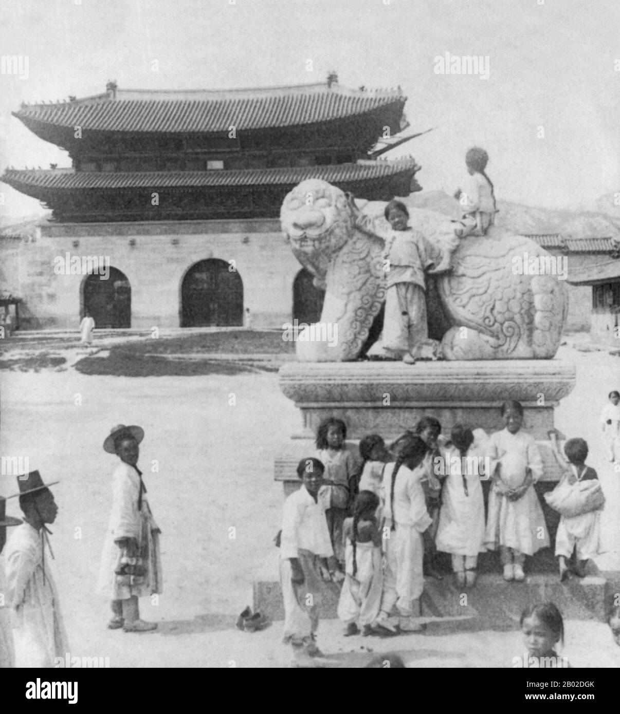 Korea: Granite lion before the gateway to the old Royal Palace, Seoul ...