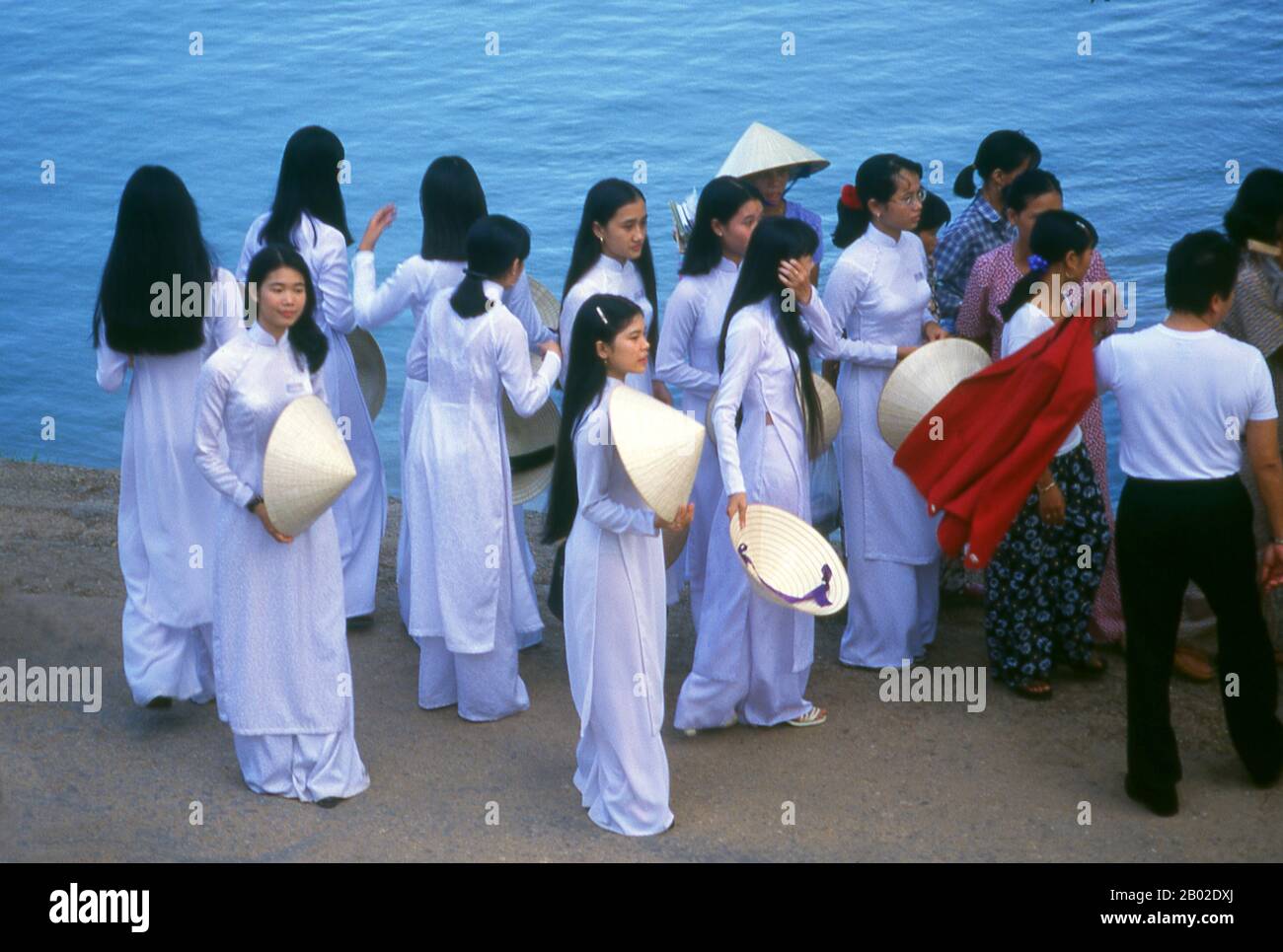 Vietnam: Students in traditional Vietnamese ao dai ('long dress') and ...