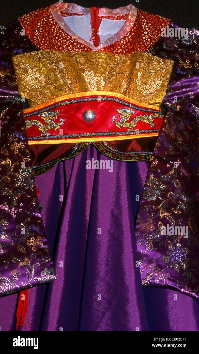 Torn apart hi-res stock photography and images - Alamy