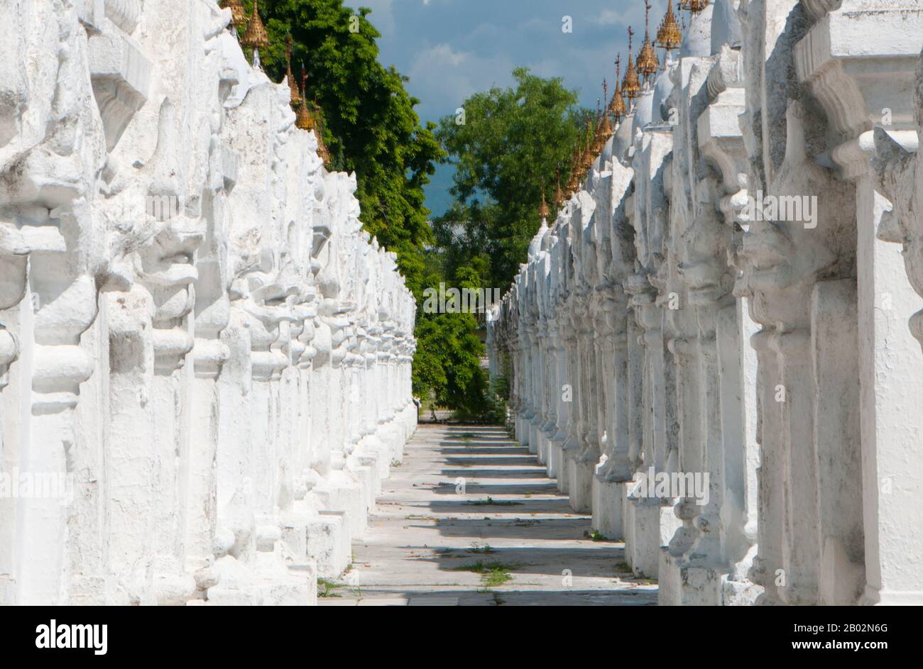 Tipitaka pali canon hi-res stock photography and images - Alamy