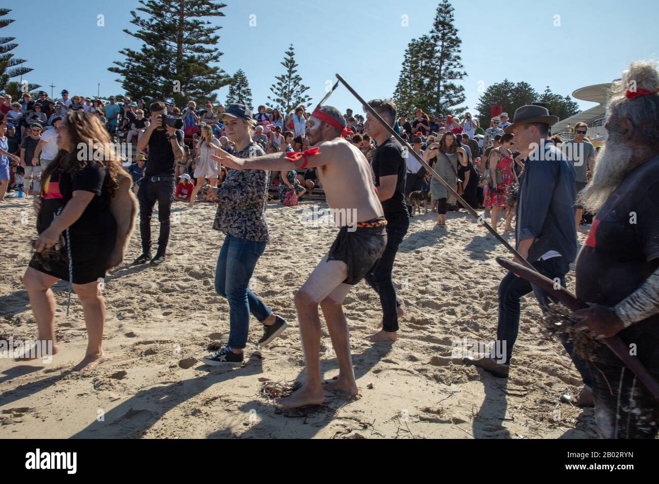 Aboriginal man smoking ceremony hi-res stock photography and images - Alamy