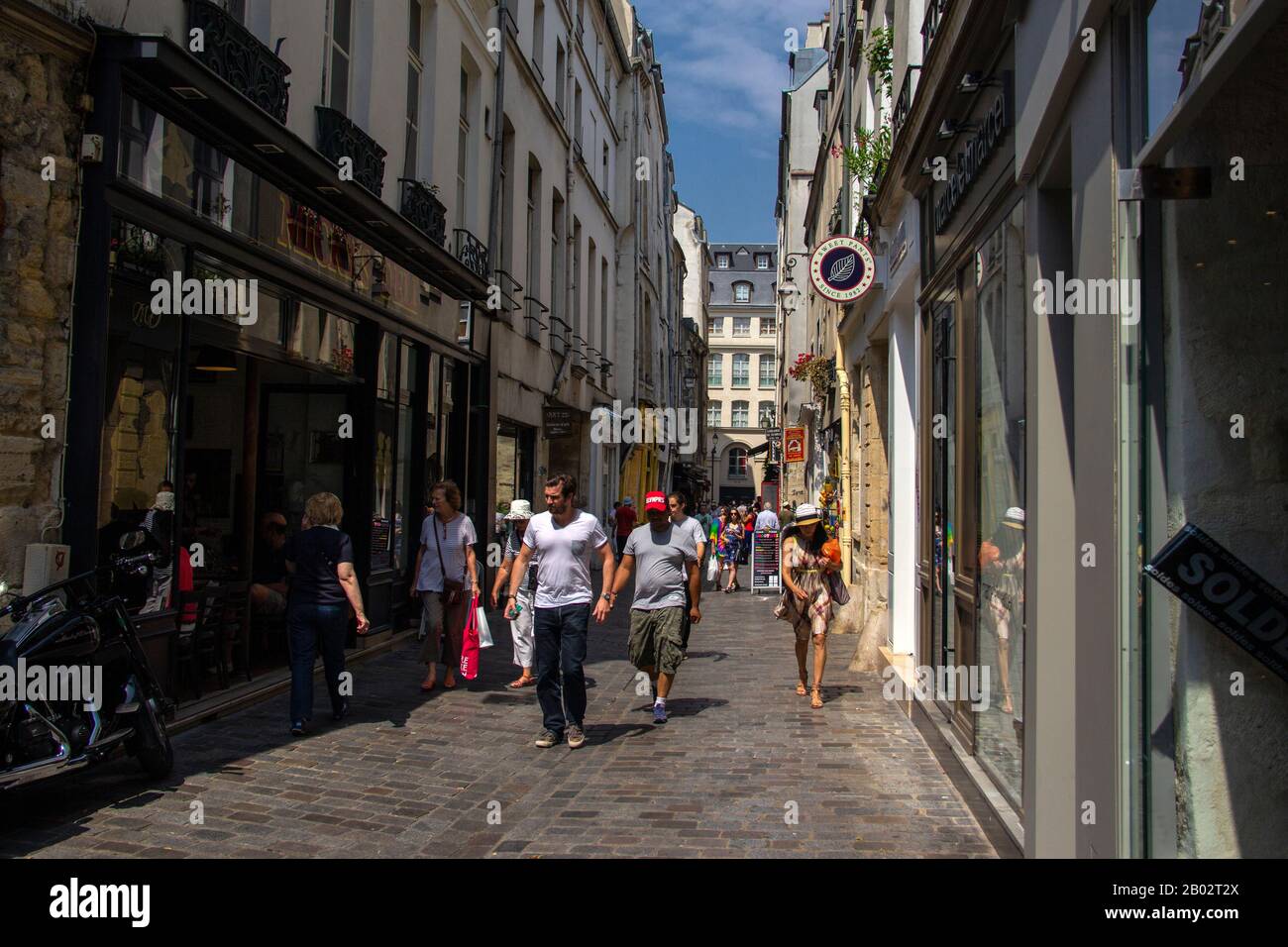 Shoppers and tourists on Rue des Rosiers, Le Marais, Paris Stock Photo ...