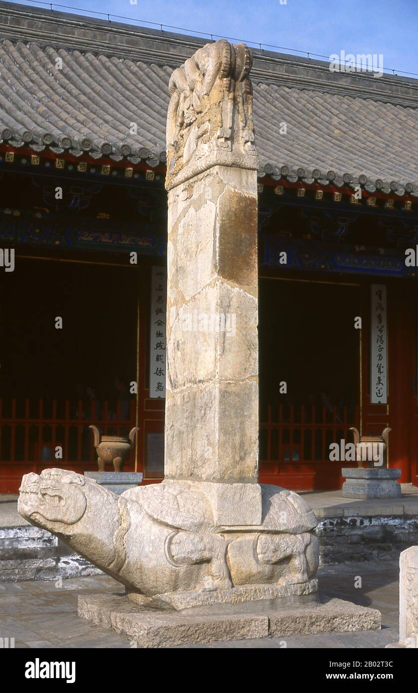 Statues of deities in chinese temples hi-res stock photography and ...