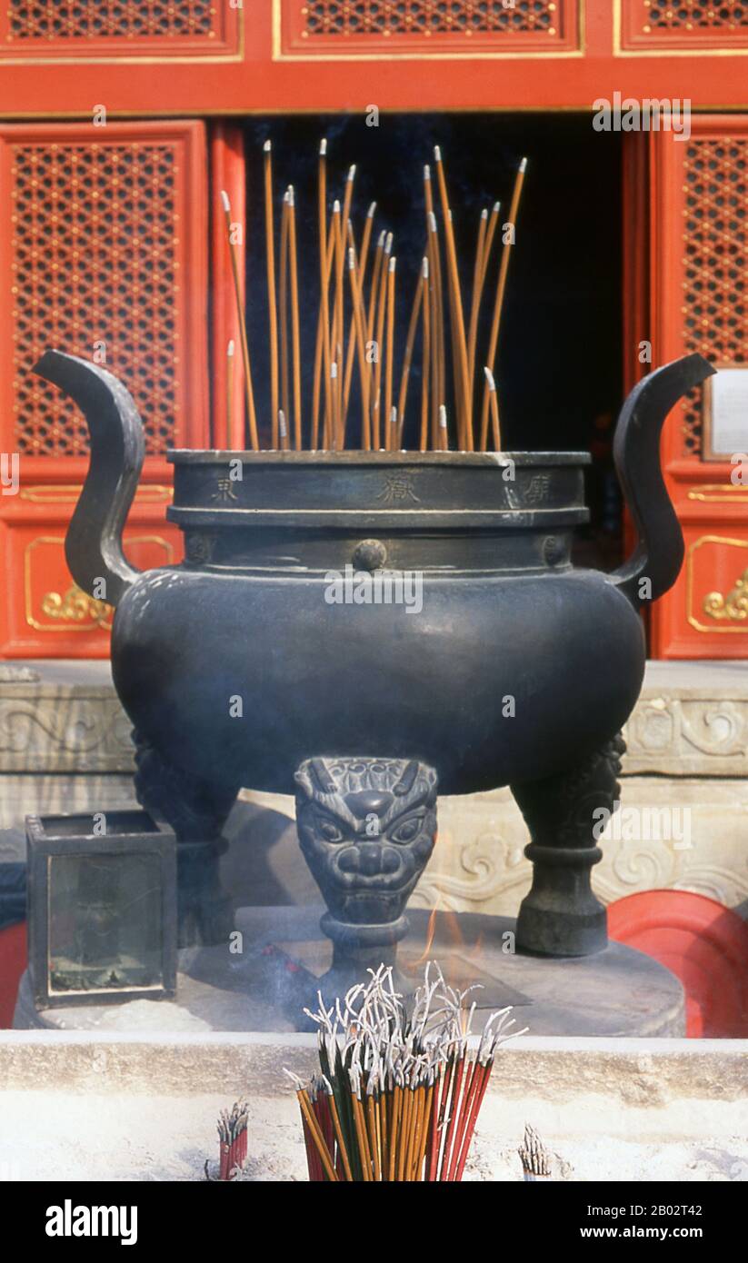 Statues of deities in chinese temples hi-res stock photography and ...