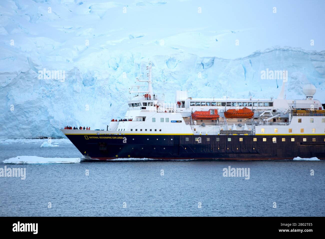 The Lemaire channel between Booth Island and the Kiev Peninsular with ...