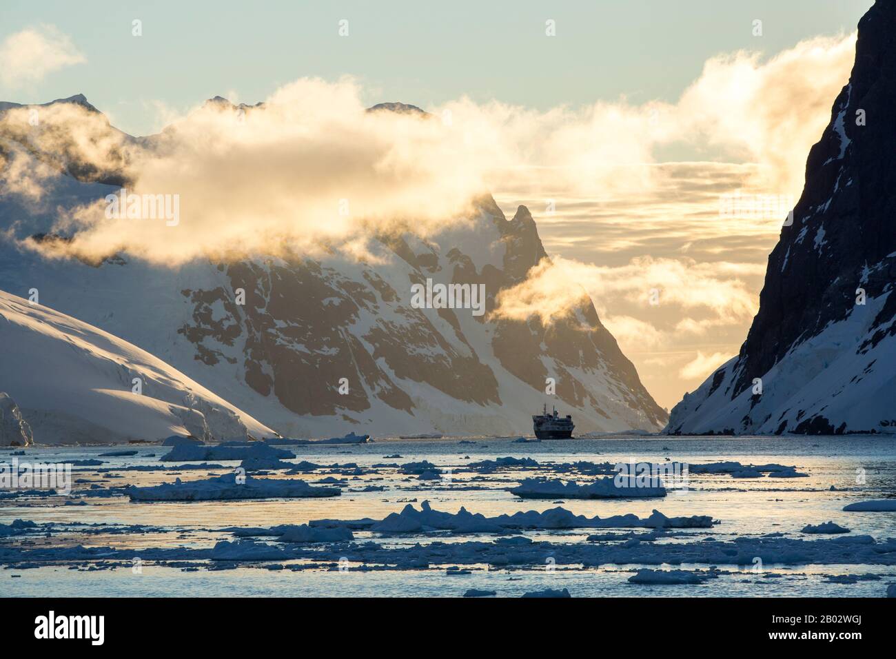 The Lemaire channel between Booth Island and the Kiev Peninsular with ...