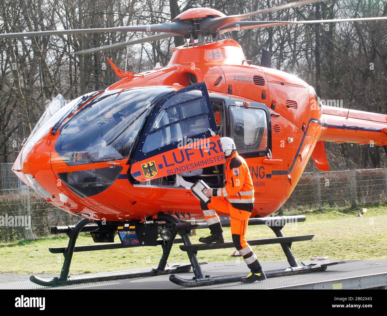 Duisburg, Germany. 18th Feb, 2020. A paramedic climbs into the ...