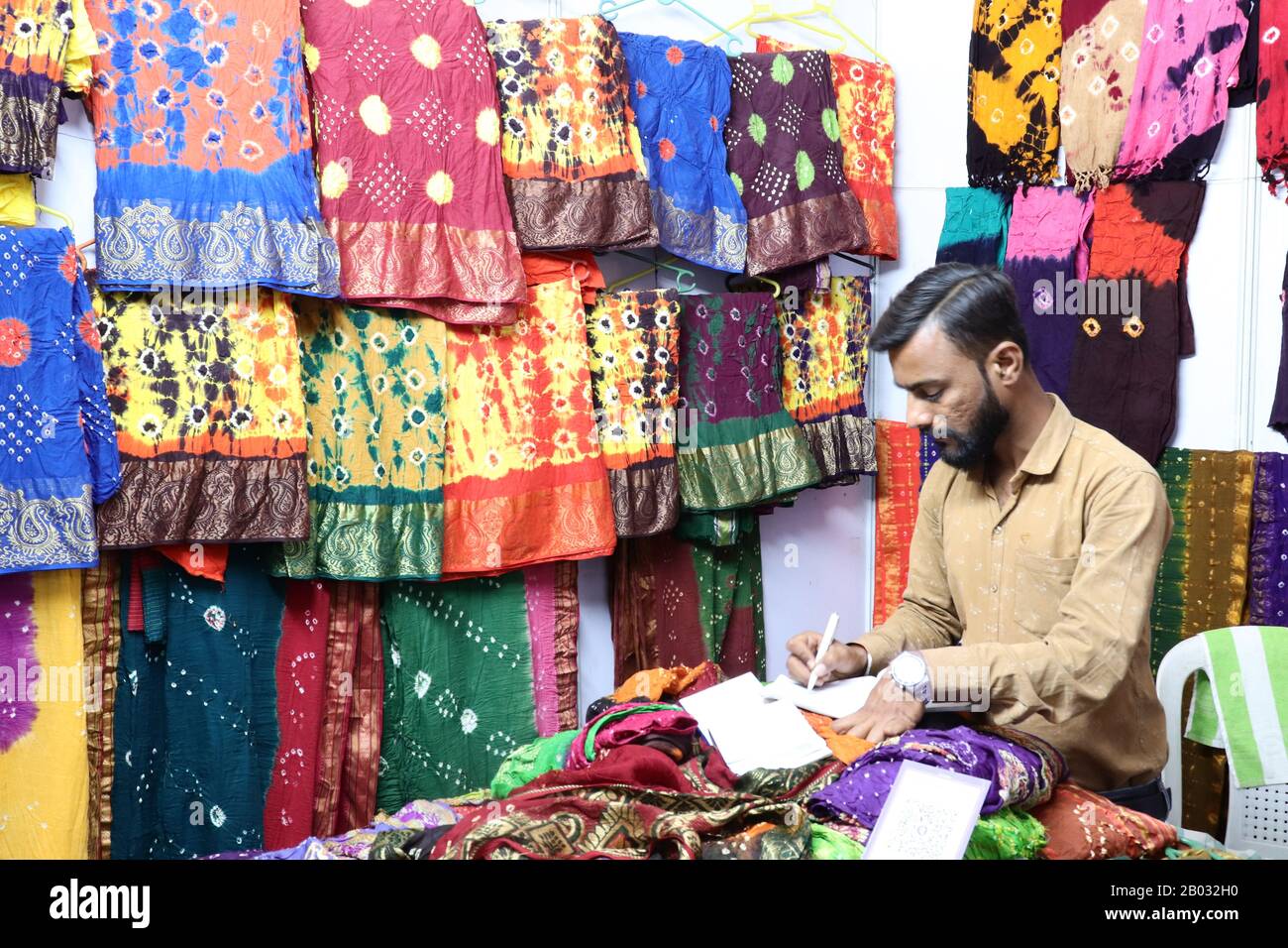 Bandhani hi-res stock photography and images - Alamy