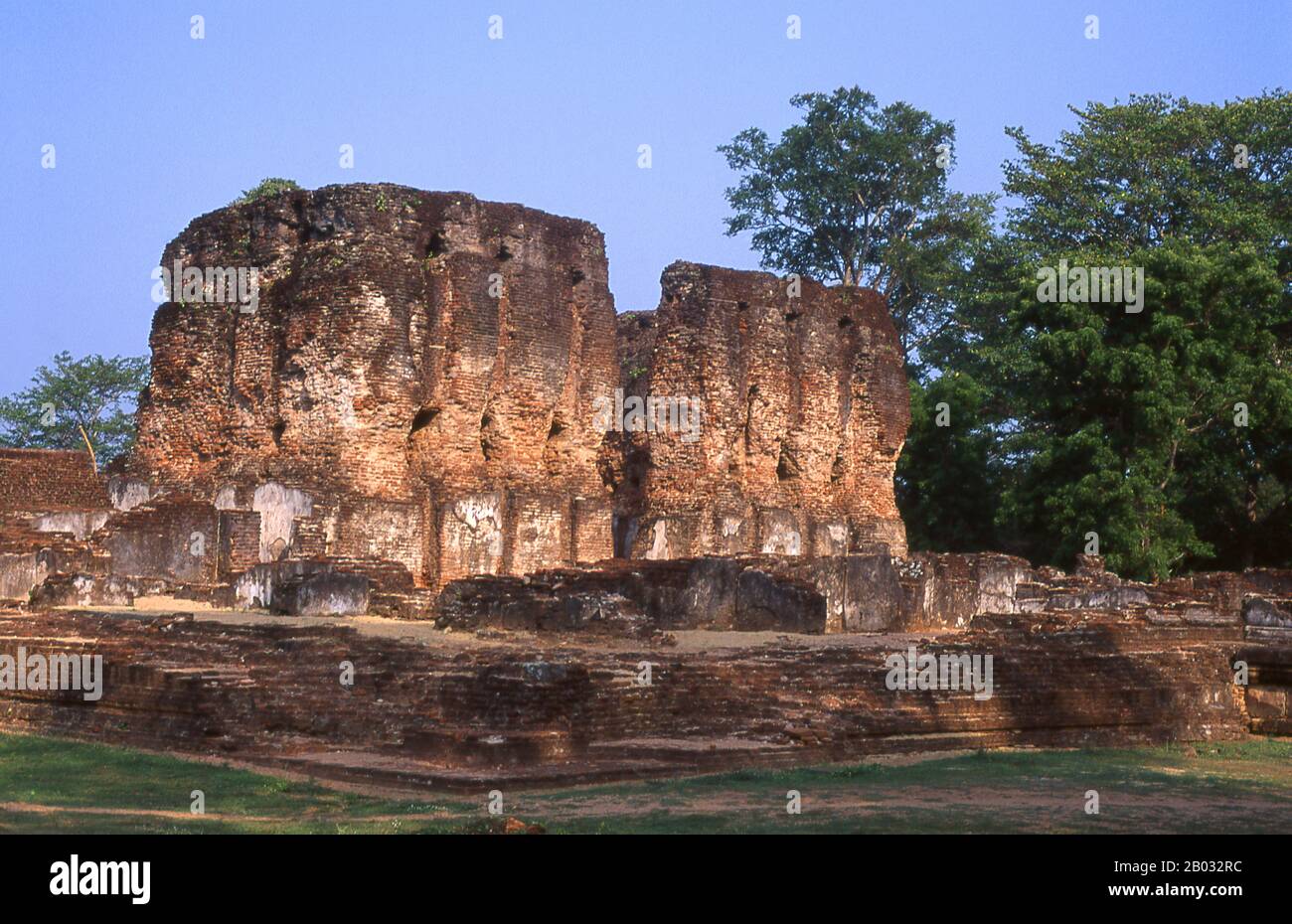 King parakramabu hi-res stock photography and images - Alamy