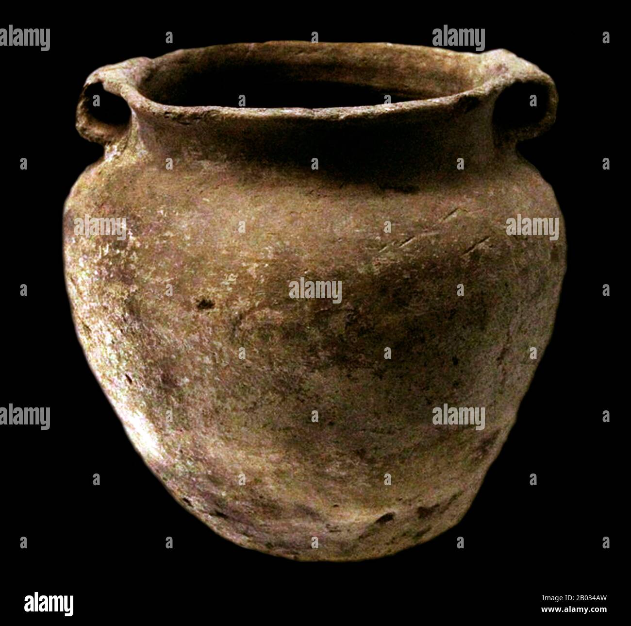 Austronesian pottery hi-res stock photography and images - Alamy